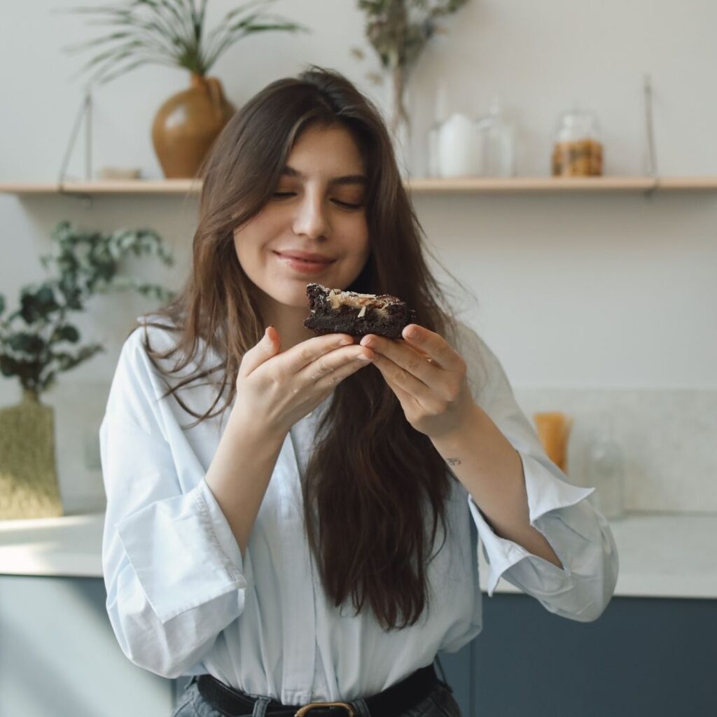 How To Control PCOS Cravings: Balanced Diet, Sleep, Exercise